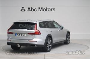 Pelēks Volvo V60 Cross Country 2021 Tallina, ar dzinēja tilpumu 2.00 L un nobraukumu 90 tūkst. km par 27990 €, foto 4 vietnē AUTOMOTO.COM.LV