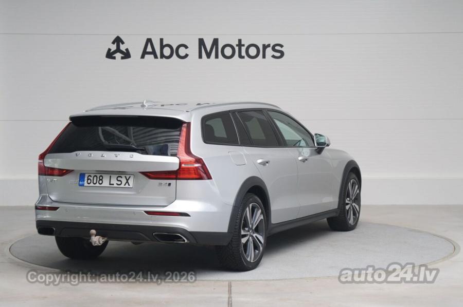 Pelēks Volvo V60 Cross Country 2021 Tallina, ar dzinēja tilpumu 2.00 L un nobraukumu 90 tūkst. km par 27990 €, foto 4 vietnē AUTOMOTO.COM.LV