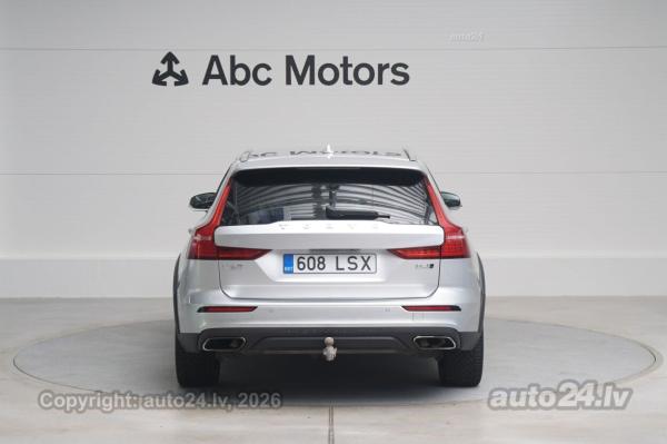 Pelēks Volvo V60 Cross Country 2021 Tallina, ar dzinēja tilpumu 2.00 L un nobraukumu 90 tūkst. km par 27990 €, foto 5 vietnē AUTOMOTO.COM.LV