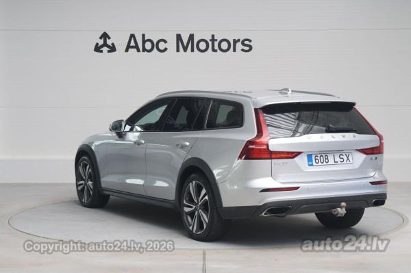 Pelēks Volvo V60 Cross Country 2021 Tallina, ar dzinēja tilpumu 2.00 L un nobraukumu 90 tūkst. km par 27990 €, foto 6 vietnē AUTOMOTO.COM.LV