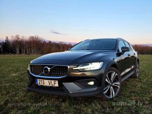 Pelēks Volvo V60 Cross Country 2021 Tallina, ar dzinēja tilpumu 2.00 L un nobraukumu 114 tūkst. km par 28500 €, foto 3 vietnē AUTOMOTO.COM.LV
