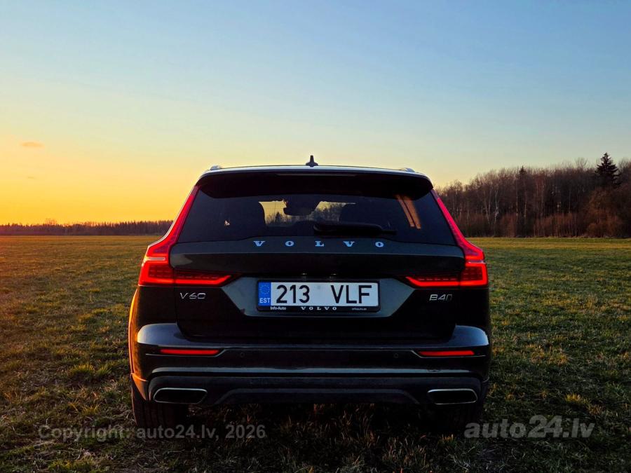 Pelēks Volvo V60 Cross Country 2021 Tallina, ar dzinēja tilpumu 2.00 L un nobraukumu 114 tūkst. km par 28500 €, foto 7 vietnē AUTOMOTO.COM.LV
