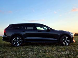 Pelēks Volvo V60 Cross Country 2021 Tallina, ar dzinēja tilpumu 2.00 L un nobraukumu 114 tūkst. km par 28500 €, foto 10 vietnē AUTOMOTO.COM.LV