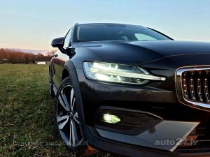 Pelēks Volvo V60 Cross Country 2021 Tallina, ar dzinēja tilpumu 2.00 L un nobraukumu 114 tūkst. km par 28500 €, foto 13 vietnē AUTOMOTO.COM.LV