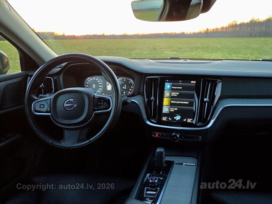 Pelēks Volvo V60 Cross Country 2021 Tallina, ar dzinēja tilpumu 2.00 L un nobraukumu 114 tūkst. km par 28500 €, foto 17 vietnē AUTOMOTO.COM.LV