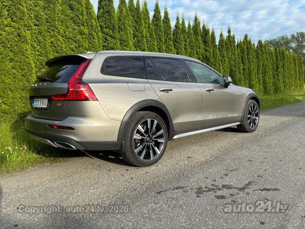 Серый Вольво V60 Cross Country 2021 в Тарту, объемом двигателя 2.00 л и пробегом 159 тыс. км за 30000 €, фото 6 на AUTOMOTO.COM.LV