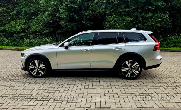 Pelēks Volvo V60 Cross Country 2021 Rīga, ar dzinēja tilpumu 0.00 L un nobraukumu 288 tūkst. km par 14990 €, foto 4 vietnē AUTOMOTO.COM.LV
