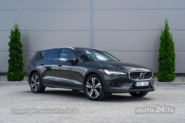 Серый Вольво V60 Cross Country 2021 в Таллин, объемом двигателя 2.00 л и пробегом 125 тыс. км за 29900 €, фото 1 на AUTOMOTO.COM.LV
