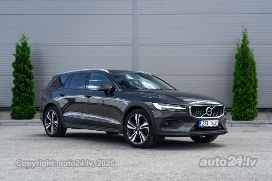 Pelēks Volvo V60 Cross Country 2021 Tallina, ar dzinēja tilpumu 2.00 L un nobraukumu 125 tūkst. km par 29900 €, foto 1 vietnē AUTOMOTO.COM.LV