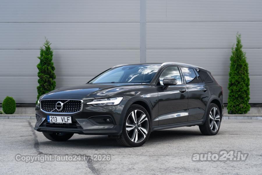 Pelēks Volvo V60 Cross Country 2021 Tallina, ar dzinēja tilpumu 2.00 L un nobraukumu 125 tūkst. km par 29900 €, foto 4 vietnē AUTOMOTO.COM.LV