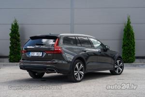 Pelēks Volvo V60 Cross Country 2021 Tallina, ar dzinēja tilpumu 2.00 L un nobraukumu 125 tūkst. km par 29900 €, foto 7 vietnē AUTOMOTO.COM.LV