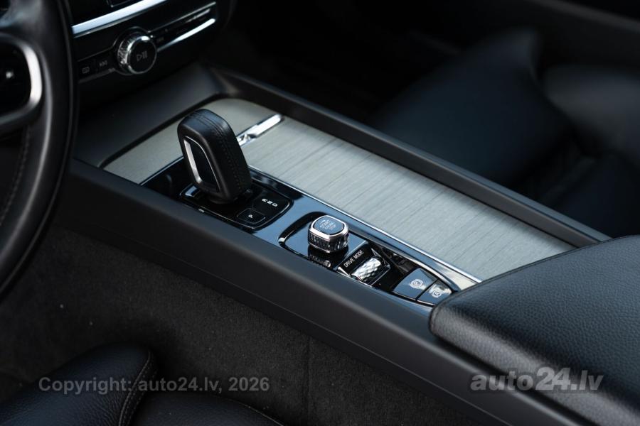 Pelēks Volvo V60 Cross Country 2021 Tallina, ar dzinēja tilpumu 2.00 L un nobraukumu 125 tūkst. km par 29900 €, foto 13 vietnē AUTOMOTO.COM.LV