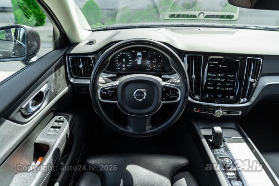 Pelēks Volvo V60 Cross Country 2021 Tallina, ar dzinēja tilpumu 2.00 L un nobraukumu 125 tūkst. km par 29900 €, foto 14 vietnē AUTOMOTO.COM.LV