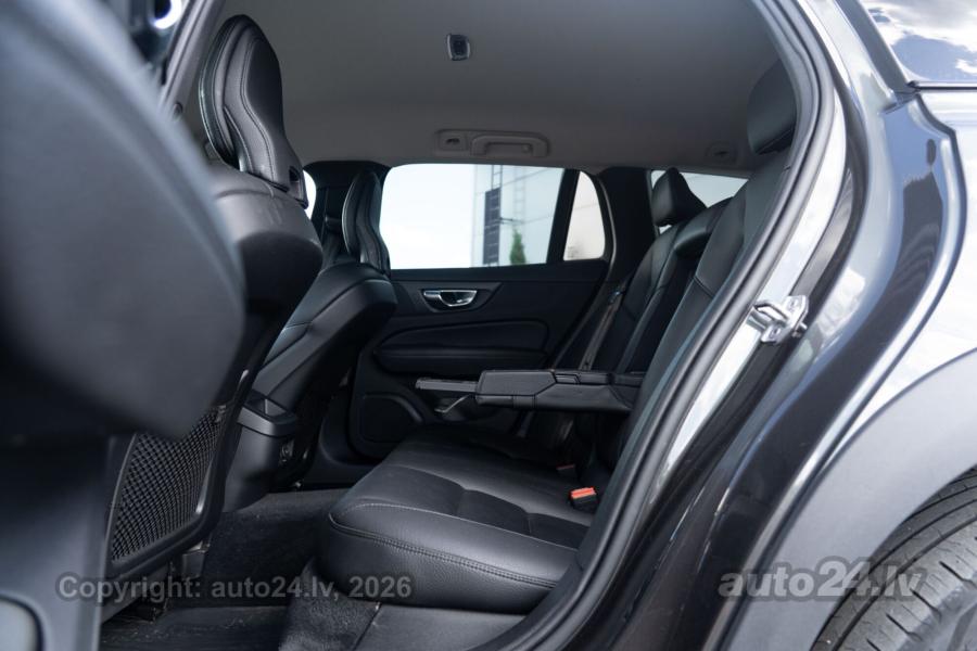 Pelēks Volvo V60 Cross Country 2021 Tallina, ar dzinēja tilpumu 2.00 L un nobraukumu 125 tūkst. km par 29900 €, foto 16 vietnē AUTOMOTO.COM.LV