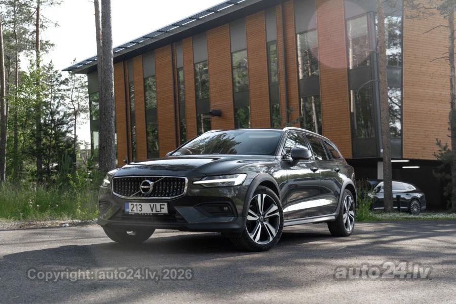 Pelēks Volvo V60 Cross Country 2021 Tallina, ar dzinēja tilpumu 2.00 L un nobraukumu 125 tūkst. km par 29900 €, foto 20 vietnē AUTOMOTO.COM.LV