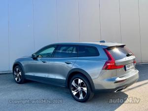 Pelēks Volvo V60 Cross Country 2021 Tallina, ar dzinēja tilpumu 2.00 L un nobraukumu 149 tūkst. km par 23999 €, foto 4 vietnē AUTOMOTO.COM.LV