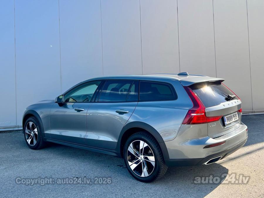 Pelēks Volvo V60 Cross Country 2021 Tallina, ar dzinēja tilpumu 2.00 L un nobraukumu 149 tūkst. km par 23999 €, foto 4 vietnē AUTOMOTO.COM.LV