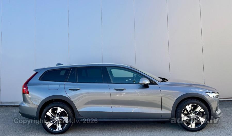 Pelēks Volvo V60 Cross Country 2021 Tallina, ar dzinēja tilpumu 2.00 L un nobraukumu 149 tūkst. km par 23999 €, foto 6 vietnē AUTOMOTO.COM.LV