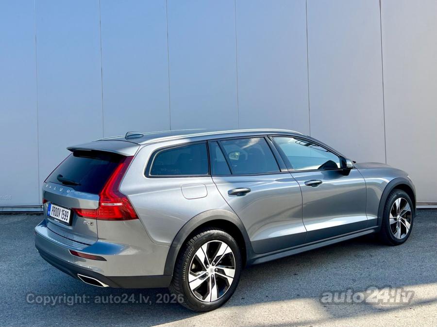Pelēks Volvo V60 Cross Country 2021 Tallina, ar dzinēja tilpumu 2.00 L un nobraukumu 149 tūkst. km par 23999 €, foto 7 vietnē AUTOMOTO.COM.LV