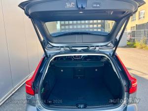 Pelēks Volvo V60 Cross Country 2021 Tallina, ar dzinēja tilpumu 2.00 L un nobraukumu 149 tūkst. km par 23999 €, foto 28 vietnē AUTOMOTO.COM.LV