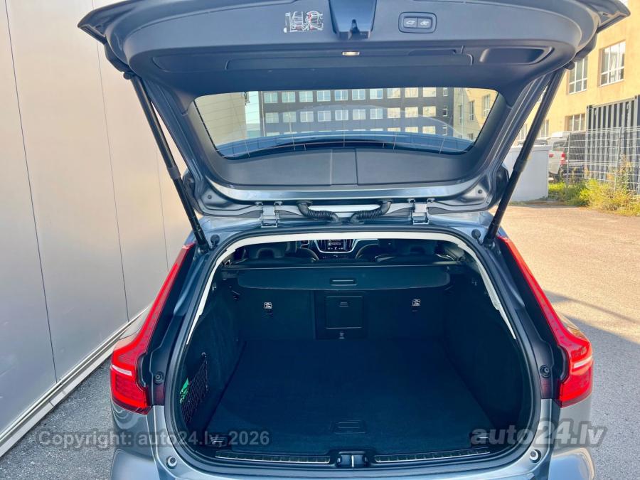 Pelēks Volvo V60 Cross Country 2021 Tallina, ar dzinēja tilpumu 2.00 L un nobraukumu 149 tūkst. km par 23999 €, foto 28 vietnē AUTOMOTO.COM.LV
