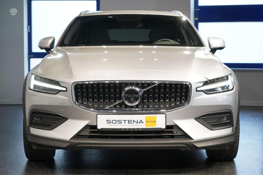 Pelēks Volvo V60 Cross Country 2021 Viļņa, ar dzinēja tilpumu 1.97 L un nobraukumu 175 tūkst. km par 26500 €, foto 5 vietnē AUTOMOTO.COM.LV