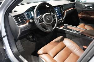 Pelēks Volvo V60 Cross Country 2021 Viļņa, ar dzinēja tilpumu 1.97 L un nobraukumu 175 tūkst. km par 26500 €, foto 9 vietnē AUTOMOTO.COM.LV