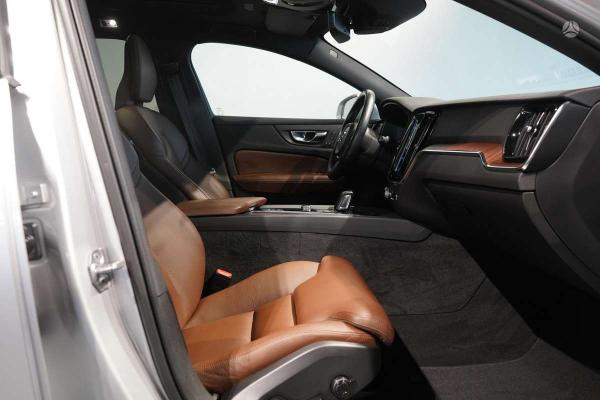 Pelēks Volvo V60 Cross Country 2021 Viļņa, ar dzinēja tilpumu 1.97 L un nobraukumu 175 tūkst. km par 26500 €, foto 10 vietnē AUTOMOTO.COM.LV