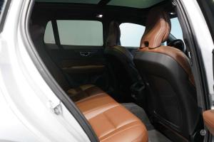 Pelēks Volvo V60 Cross Country 2021 Viļņa, ar dzinēja tilpumu 1.97 L un nobraukumu 175 tūkst. km par 26500 €, foto 14 vietnē AUTOMOTO.COM.LV