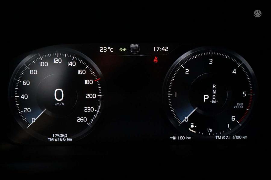 Pelēks Volvo V60 Cross Country 2021 Viļņa, ar dzinēja tilpumu 1.97 L un nobraukumu 175 tūkst. km par 26500 €, foto 24 vietnē AUTOMOTO.COM.LV