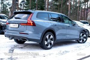 Pelēks Volvo V60 Cross Country 2022 Tallina, ar dzinēja tilpumu 2.00 L un nobraukumu 127 tūkst. km par 33990 €, foto 2 vietnē AUTOMOTO.COM.LV