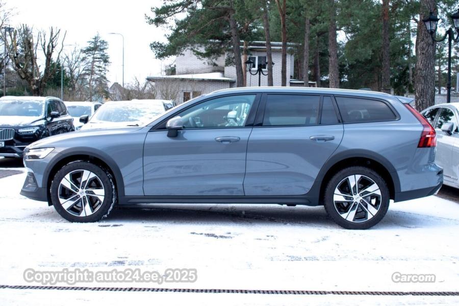 Pelēks Volvo V60 Cross Country 2022 Tallina, ar dzinēja tilpumu 2.00 L un nobraukumu 127 tūkst. km par 33990 €, foto 6 vietnē AUTOMOTO.COM.LV
