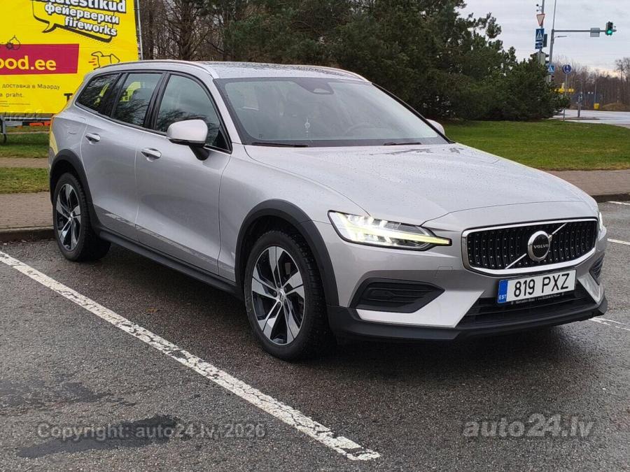 Grey Volvo V60 Cross Country 2022 in Tallinn, with an engine capacity of 2.00 L and mileage of 178 thousand km for 24900 €, photo 1 on AUTOMOTO.COM.LV