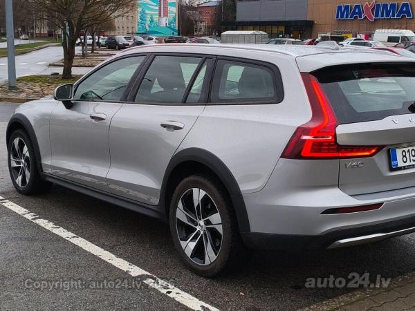 Pelēks Volvo V60 Cross Country 2022 Tallina, ar dzinēja tilpumu 2.00 L un nobraukumu 178 tūkst. km par 24900 €, foto 6 vietnē AUTOMOTO.COM.LV