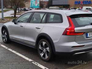 Grey Volvo V60 Cross Country 2022 in Tallinn, with an engine capacity of 2.00 L and mileage of 178 thousand km for 24900 €, photo 6 on AUTOMOTO.COM.LV