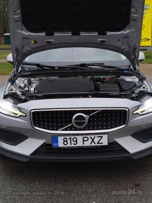 Grey Volvo V60 Cross Country 2022 in Tallinn, with an engine capacity of 2.00 L and mileage of 178 thousand km for 24900 €, photo 10 on AUTOMOTO.COM.LV