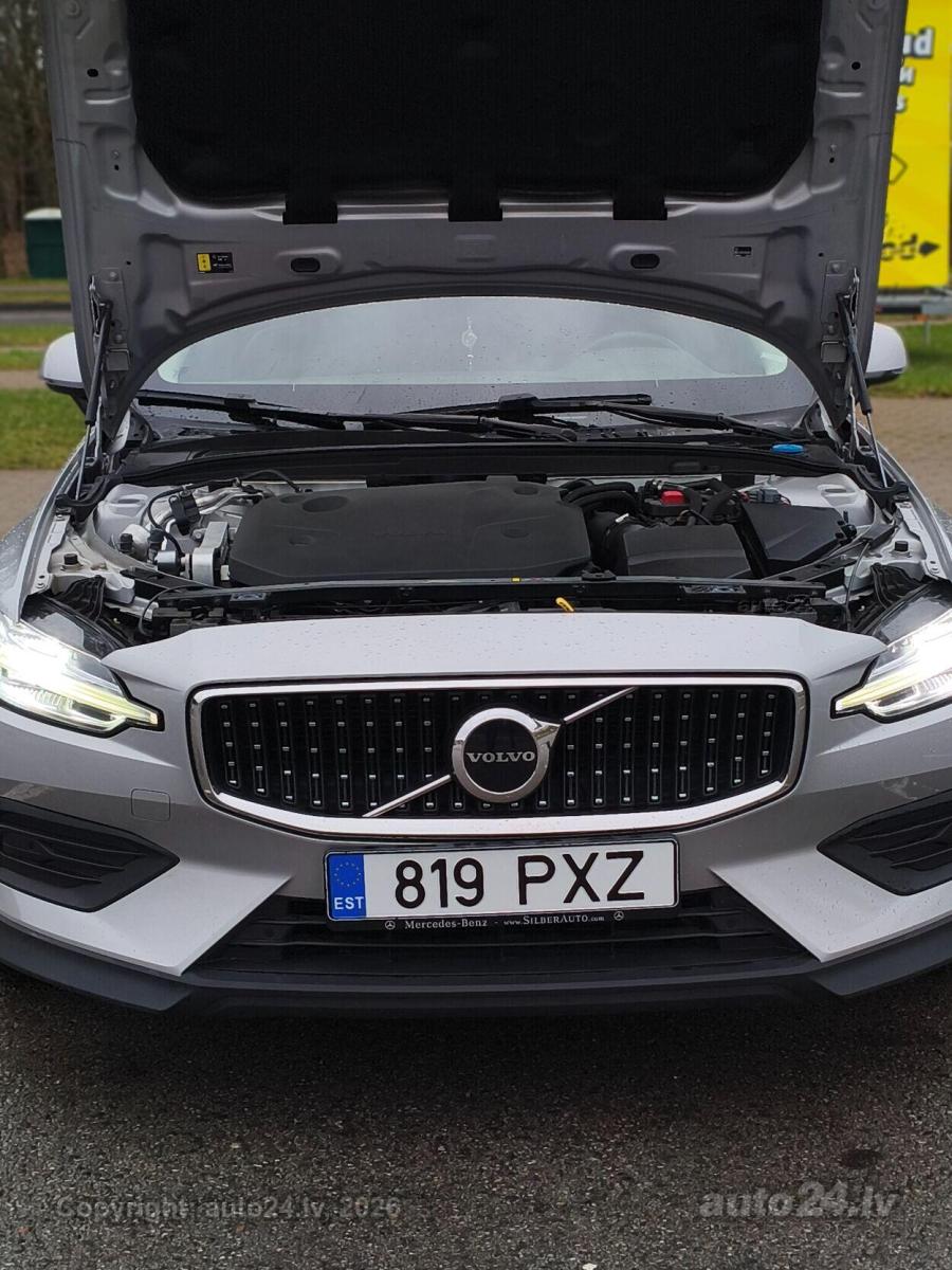 Grey Volvo V60 Cross Country 2022 in Tallinn, with an engine capacity of 2.00 L and mileage of 178 thousand km for 24900 €, photo 10 on AUTOMOTO.COM.LV