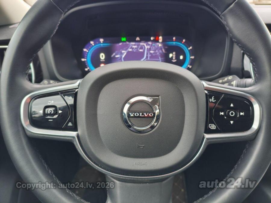 Grey Volvo V60 Cross Country 2022 in Tallinn, with an engine capacity of 2.00 L and mileage of 178 thousand km for 24900 €, photo 13 on AUTOMOTO.COM.LV