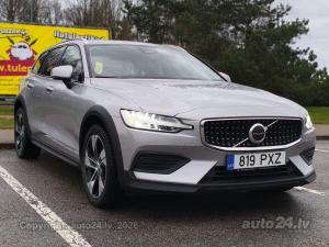 Grey Volvo V60 Cross Country 2022 in Tallinn, with an engine capacity of 2.00 L and mileage of 178 thousand km for 24900 €, photo 21 on AUTOMOTO.COM.LV