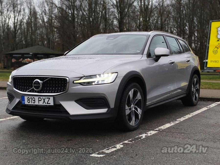 Grey Volvo V60 Cross Country 2022 in Tallinn, with an engine capacity of 2.00 L and mileage of 178 thousand km for 24900 €, photo 22 on AUTOMOTO.COM.LV