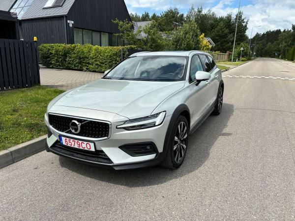 Pelēks Volvo V60 Cross Country 2022 Druskininkai, ar dzinēja tilpumu 2.00 L un nobraukumu 109 tūkst. km par 27600 €, foto 1 vietnē AUTOMOTO.COM.LV