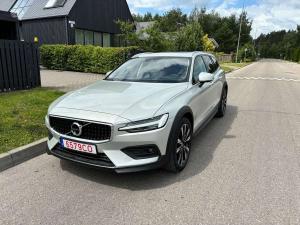 Pelēks Volvo V60 Cross Country 2022 Druskininkai, ar dzinēja tilpumu 2.00 L un nobraukumu 109 tūkst. km par 27600 €, foto  vietnē AUTOMOTO.COM.LV