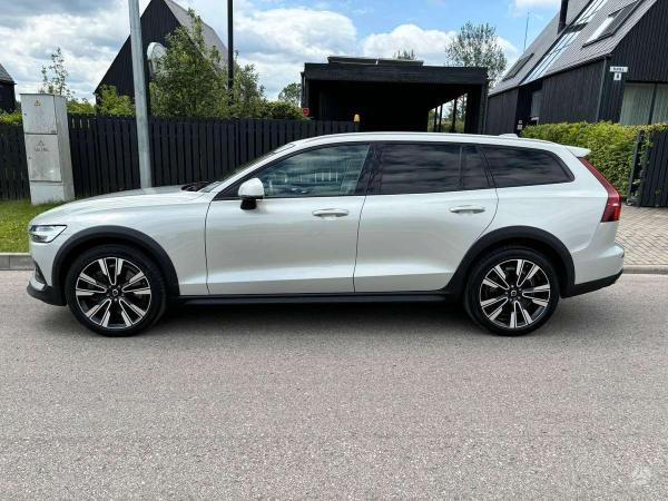 Pelēks Volvo V60 Cross Country 2022 Druskininkai, ar dzinēja tilpumu 2.00 L un nobraukumu 109 tūkst. km par 27600 €, foto 5 vietnē AUTOMOTO.COM.LV
