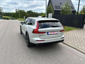 Grey Volvo V60 Cross Country 2022 in Druskininkai, with an engine capacity of 2.00 L and mileage of 109 thousand km for 27600 €, photo 6 on AUTOMOTO.COM.LV