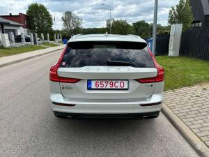 Grey Volvo V60 Cross Country 2022 in Druskininkai, with an engine capacity of 2.00 L and mileage of 109 thousand km for 27600 €, photo 7 on AUTOMOTO.COM.LV