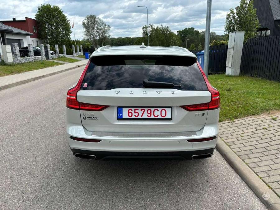 Grey Volvo V60 Cross Country 2022 in Druskininkai, with an engine capacity of 2.00 L and mileage of 109 thousand km for 27600 €, photo 7 on AUTOMOTO.COM.LV