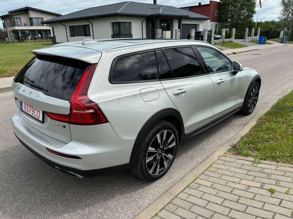 Pelēks Volvo V60 Cross Country 2022 Druskininkai, ar dzinēja tilpumu 2.00 L un nobraukumu 109 tūkst. km par 27600 €, foto 8 vietnē AUTOMOTO.COM.LV