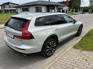 Grey Volvo V60 Cross Country 2022 in Druskininkai, with an engine capacity of 2.00 L and mileage of 109 thousand km for 27600 €, photo 8 on AUTOMOTO.COM.LV