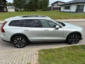 Grey Volvo V60 Cross Country 2022 in Druskininkai, with an engine capacity of 2.00 L and mileage of 109 thousand km for 27600 €, photo 9 on AUTOMOTO.COM.LV