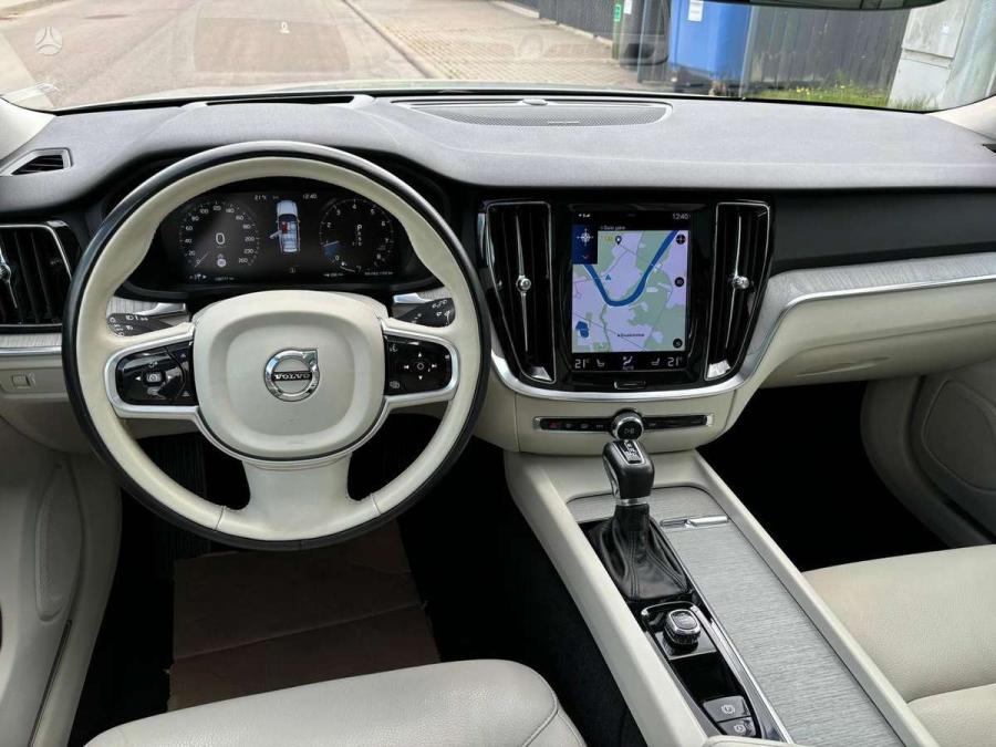 Grey Volvo V60 Cross Country 2022 in Druskininkai, with an engine capacity of 2.00 L and mileage of 109 thousand km for 27600 €, photo 24 on AUTOMOTO.COM.LV